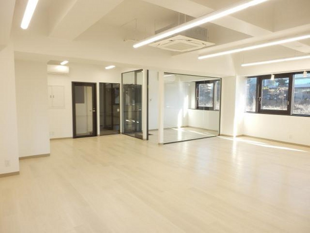 市ヶ谷駅から徒歩4分！会議室付のシンプルで明るいセットアップオフィス - Value Office バリューオフィス