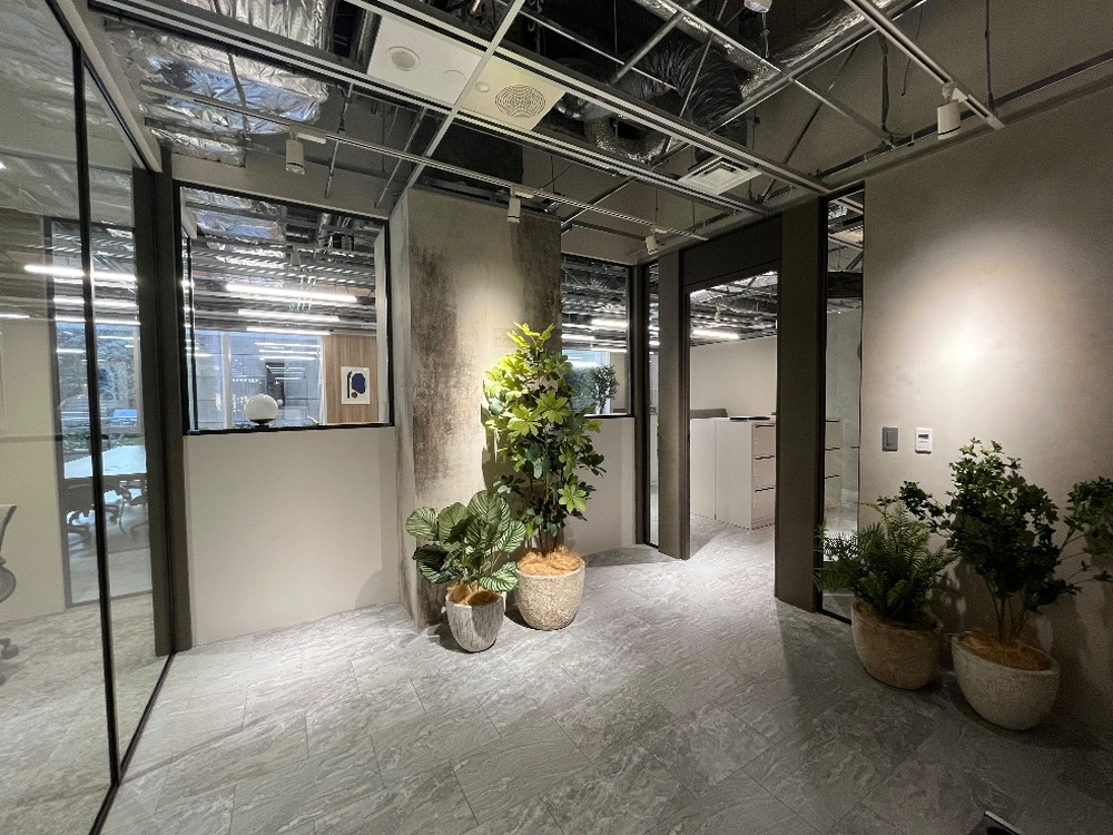 モダンなデザインと温かみが融合！入居後すぐに使えるセットアップオフィス - Value Office バリューオフィス